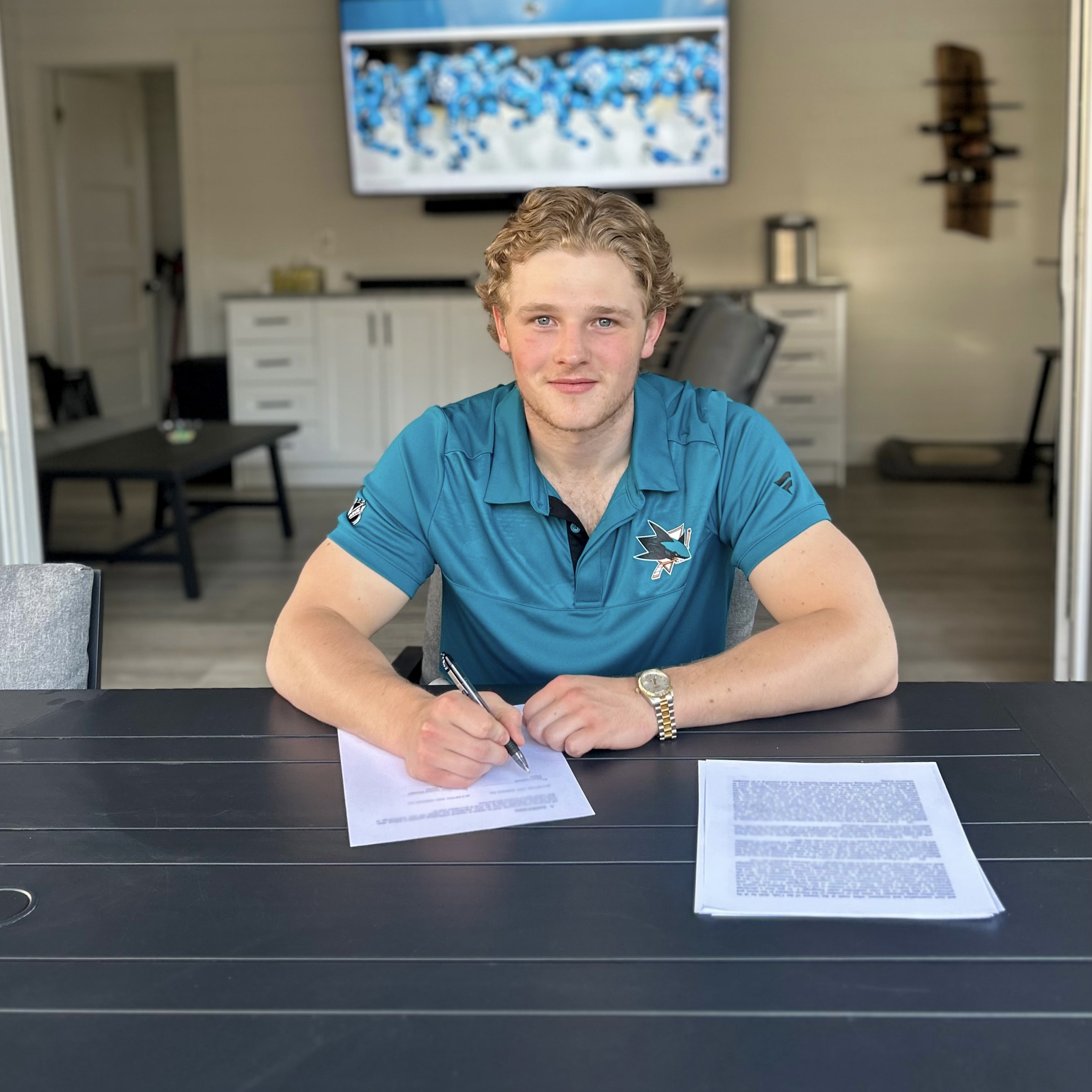 Ethan Cardwell Signs with San Jose Sharks - Barrie Colts