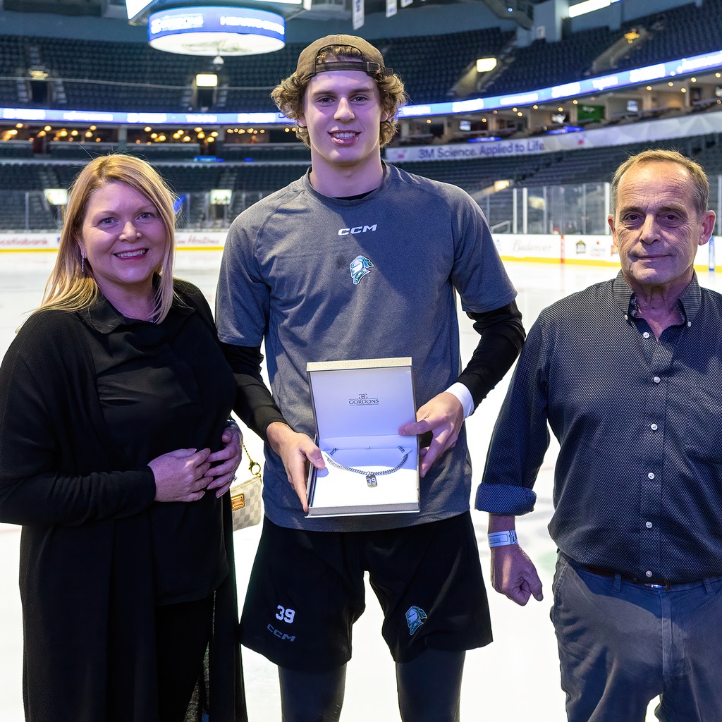 GORDONS GOLD COMMUNITY PLAYER OF THE MONTH - London Knights