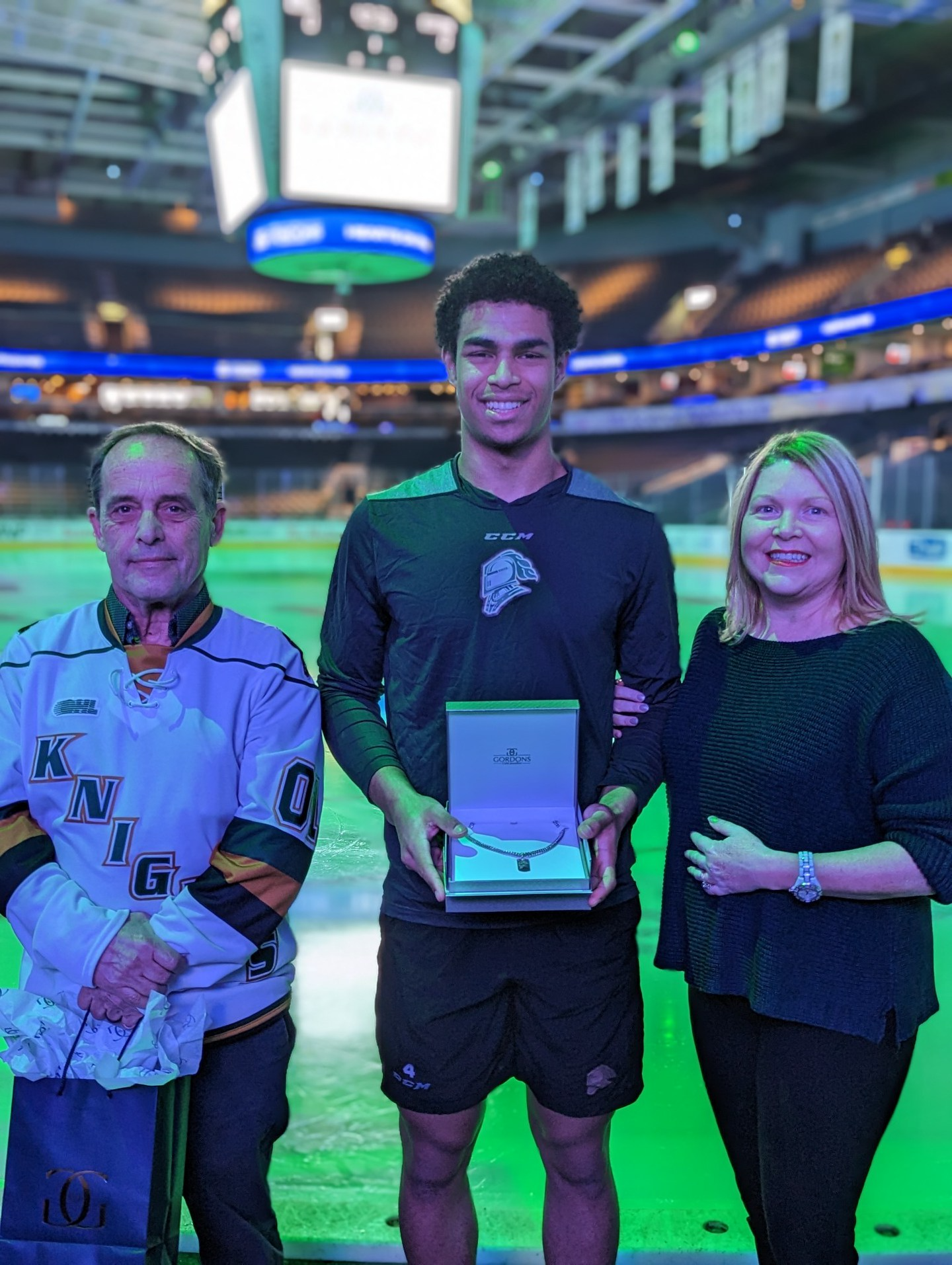 GORDONS GOLD COMMUNITY PLAYER OF THE MONTH - London Knights
