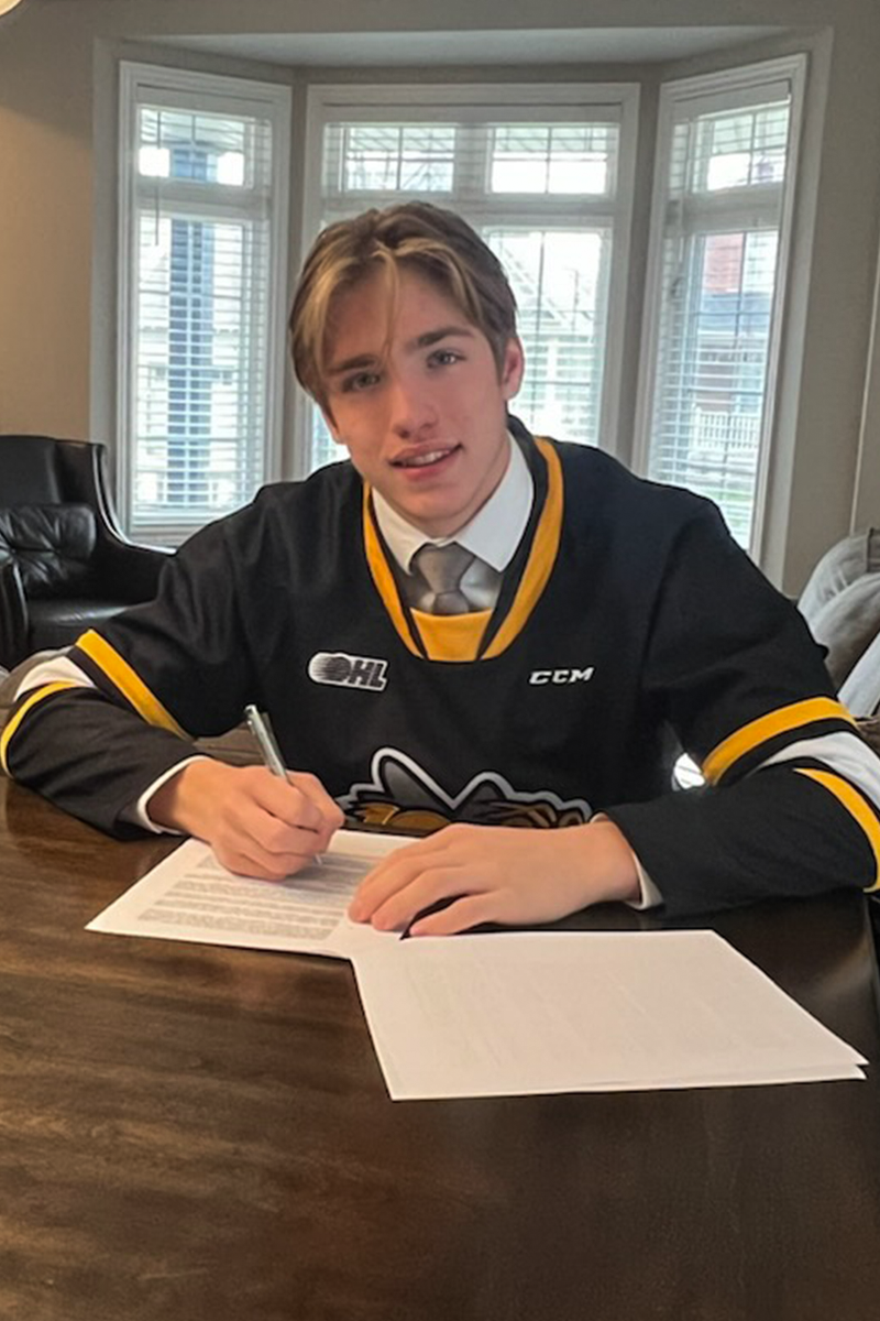 Sting Sign 2022 4th Round Pick Carson Hall - Sarnia Sting